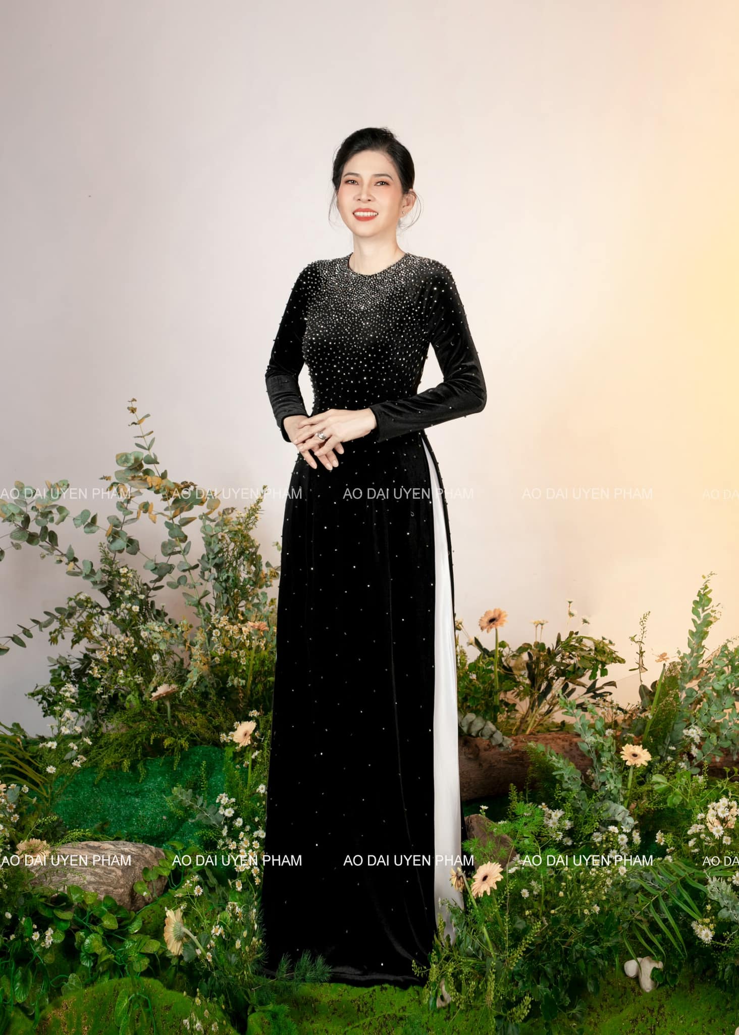 AD05 - Áo dài đen, tà áo trơn, cổ tròn - RIO DRESS